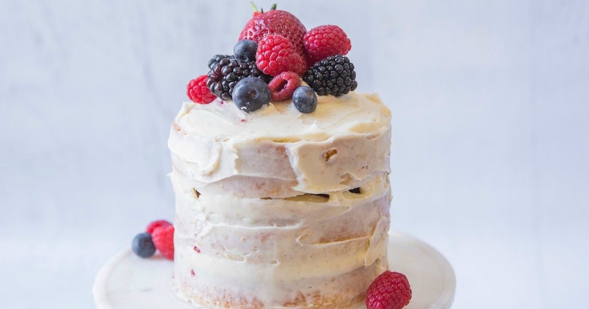 Mini Vanilla Cake with Berries